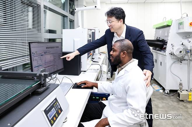 대칭구조물질에서 세계 최초로 전류변환기술 개발”대구대 김헌정 교수팀 바일금속에서 정류 현상 발견