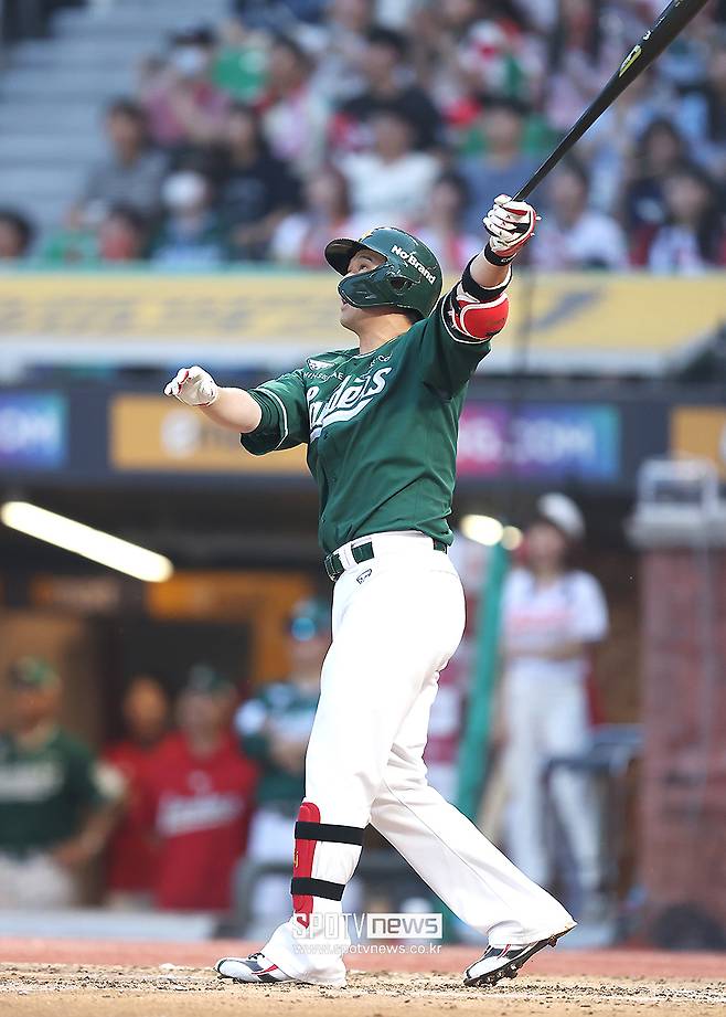 그가 86억→106억→110억 계약한 이유…홈런 2개 치면 또 신기록, KBO 유일 500홈런 거포의 도전