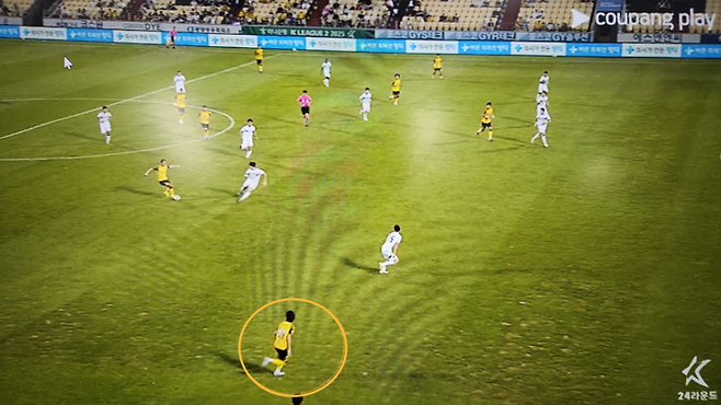 ‘기계탓’ KFA 심판위와 180도 다르다…EPL 판정 논란에 “죄송하다, 실수였다”