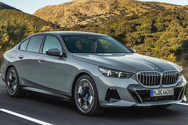 “BMW·벤츠 다 씹어먹었다!” 테슬라 모델 Y, 수입차 왕좌 ‘싹쓸이’ | EV-Hotissue