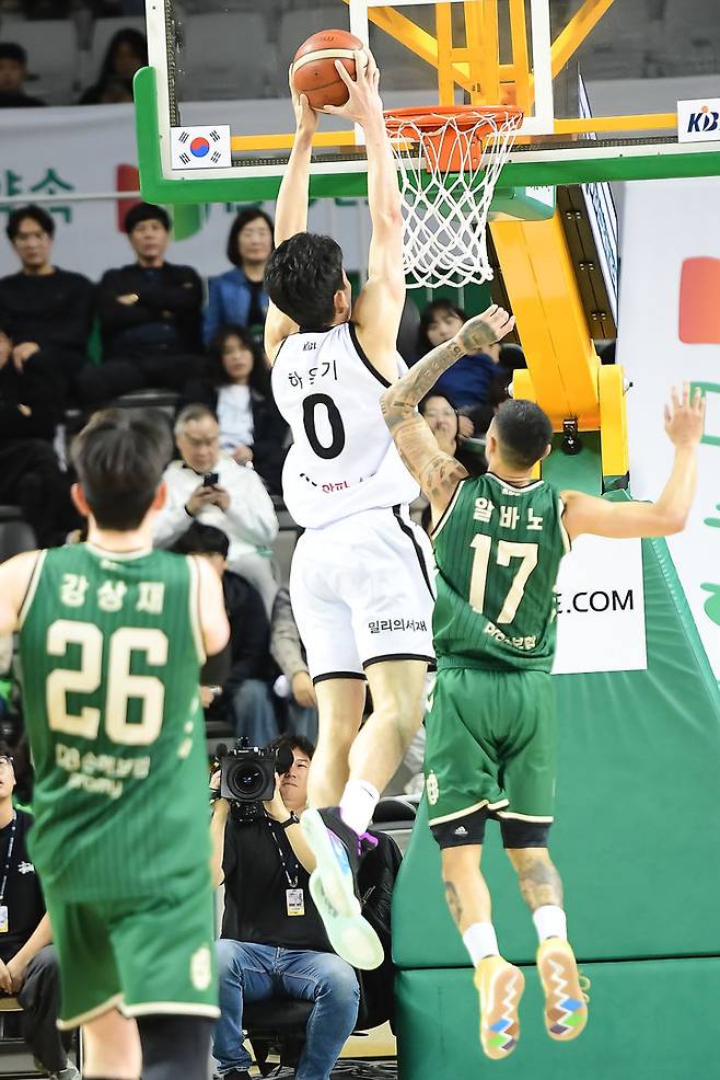 프로농구 KT, DB에 84-81 신승…LG·정관장과 '공동 2위'