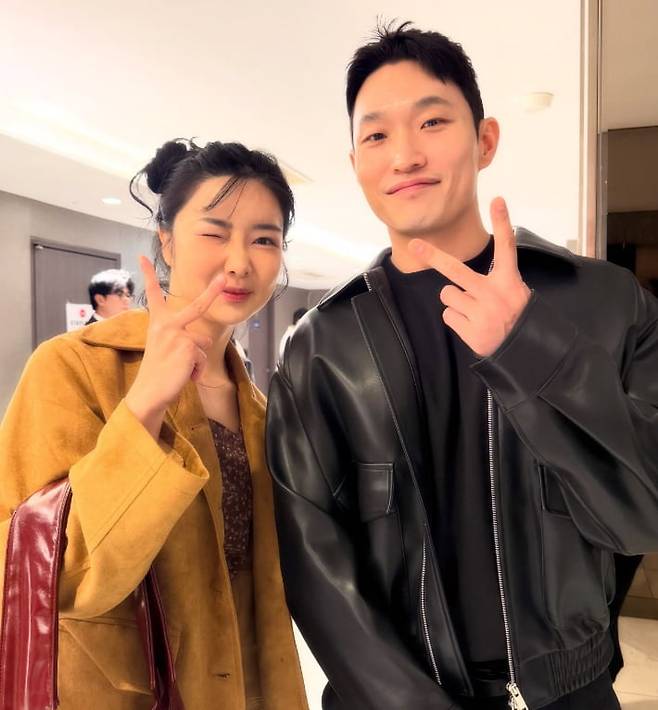 10기 옥순♥유현철, 이혼설 뒤로하고 결혼식 동반 참석…딱 붙어서 네컷사진도