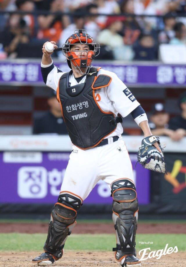 'KS 관전포인트' 한화 최재훈, LG 발야구 어떻게 막을까?…"살살해라" 신민재 향한 귀여운 경고 [MD잠실 KS1]