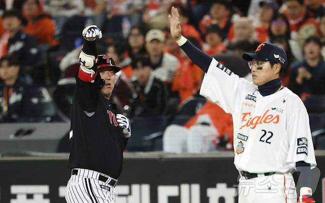 '김현수 맹타' LG, 한화 4-1 제압…2년 만에 통합 우승 'V4'[KS5]