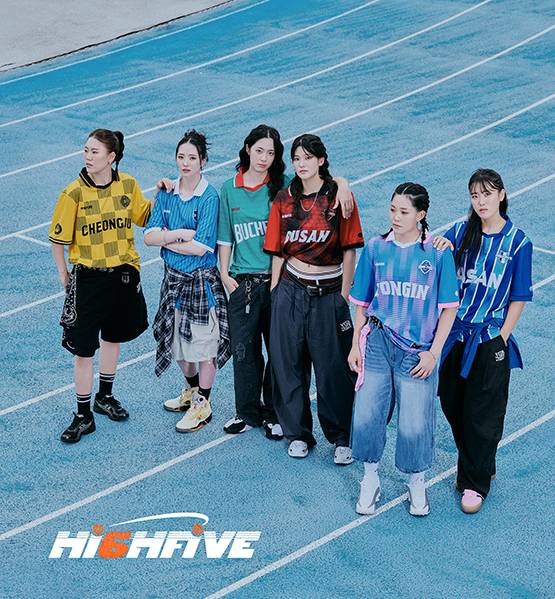 축구·야구 유니폼 입은 농구선수들…WKBL 새 시즌 ‘하이파이브’로 출발