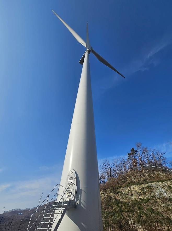 태백 가덕산, 풍력발전 수익성 1위...지역 주민과 수익도 공유