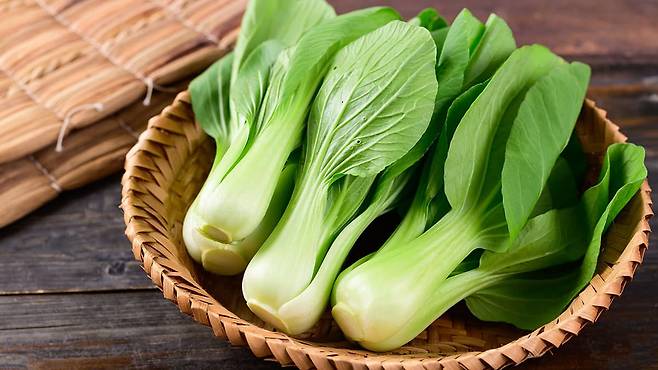 “조연인 줄 알았던 그 채소” 13kcal 저칼로리에 뼈 건강, 항산화까지 챙겨준다 | 헬스레이