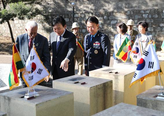 한국이 힘들 때 ''전재산을 털어서'' 국가 복원에 힘써주었다는 고마운 '이 나라' | 나도 알고 너도 알고