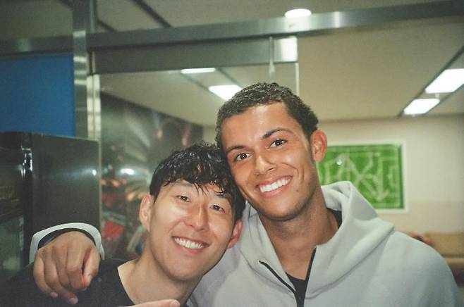 "손흥민 미국행, 뼈아픈 결정" 또 한 번의 이별→선수단 불만 대폭발…"역사에 이름 새긴 선수였는데"