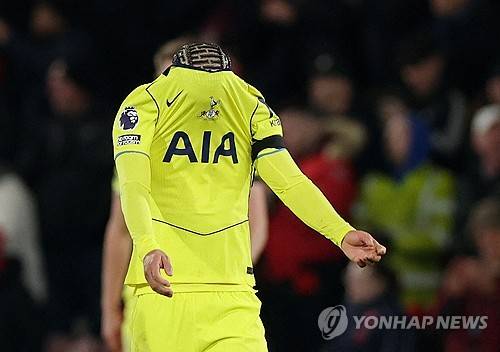 손흥민 떠나니 와르르르…EPL 14위+수뇌부 충격 저격→"감독이 아스널컵으로 커피?" 토트넘 서포터, 끝내 성명서 발표