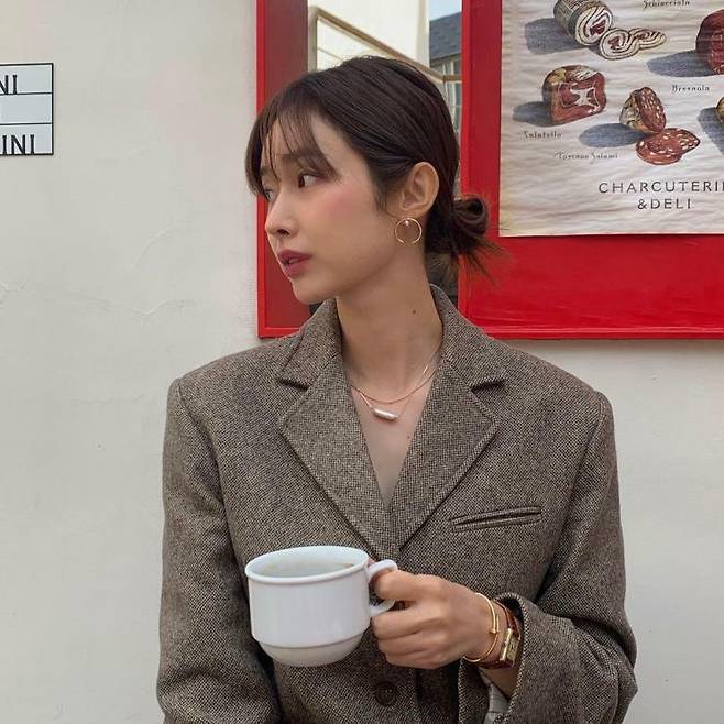 요즘 여자 연예인들의 유니크한 머리 스타일링 리본 로우번 🎀 더부티크